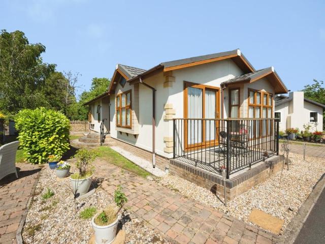 2 bedroom detached house for sale
