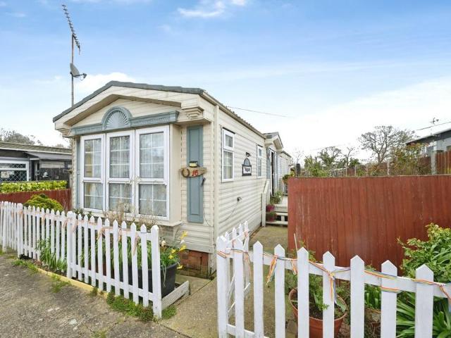 2 bedroom detached house for sale