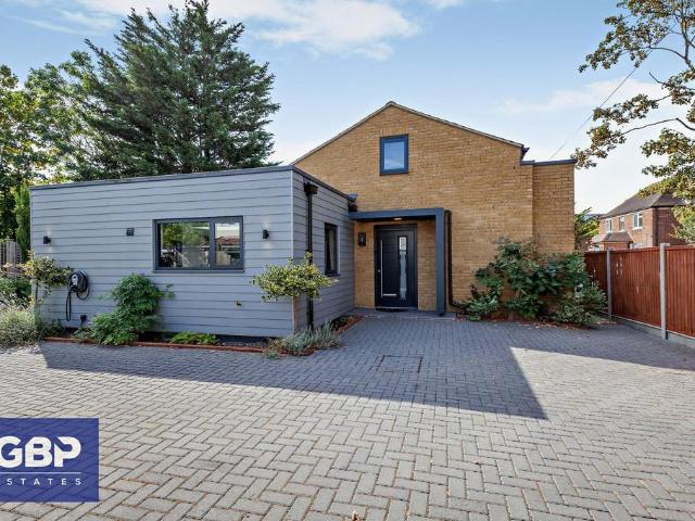 2 bedroom detached house for sale
