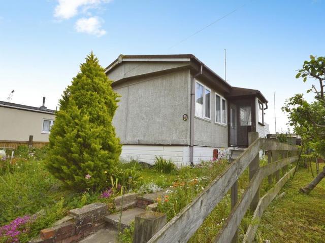 2 bedroom detached house for sale