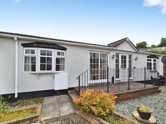2 bedroom detached house for sale