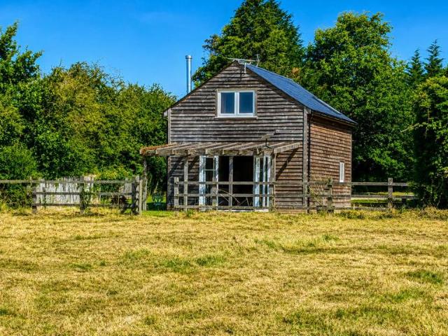 2 bedroom detached house for sale