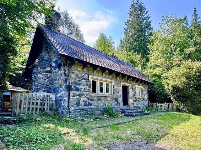 2 bedroom detached house for sale