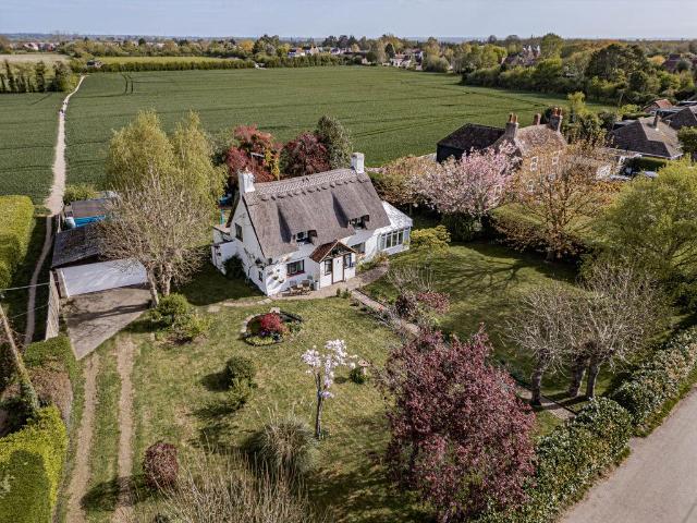 2 bedroom detached house for sale