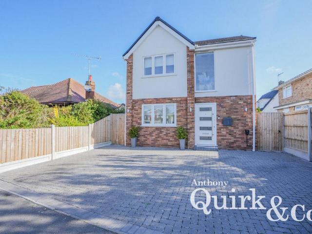 2 bedroom detached house for sale