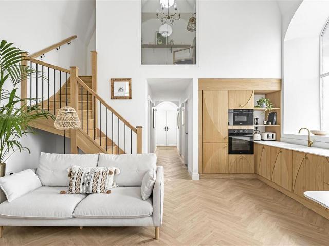 2 bedroom detached house for sale