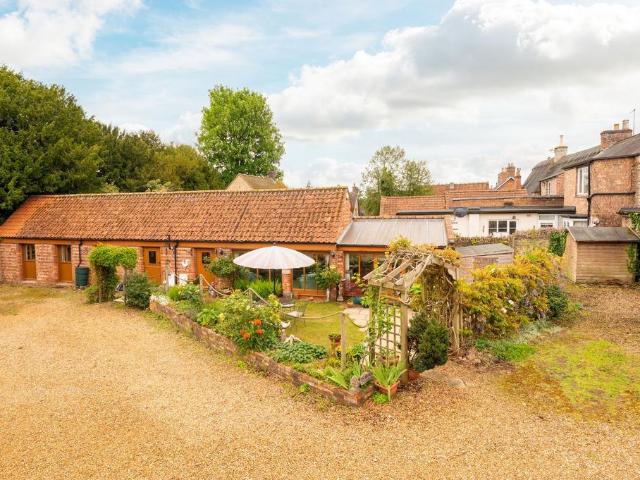 2 bedroom detached house for sale