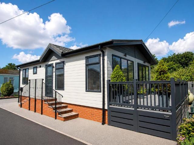2 bedroom detached house for sale