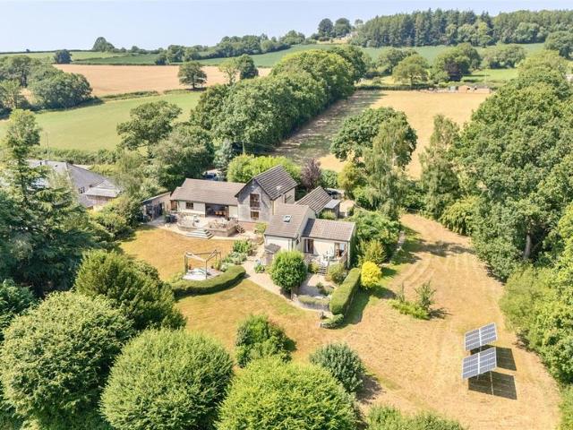 2 bedroom detached house for sale