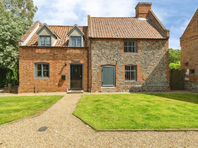 2 bedroom detached house for sale