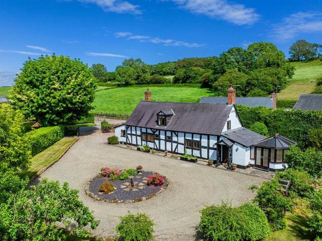 2 bedroom detached house for sale