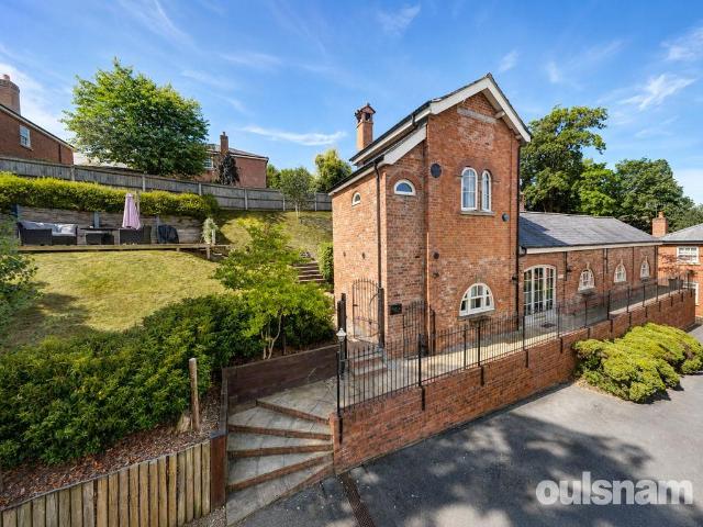 2 bedroom detached house for sale