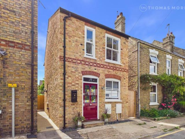 2 bedroom detached house for sale