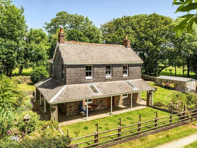 2 bedroom detached house for sale