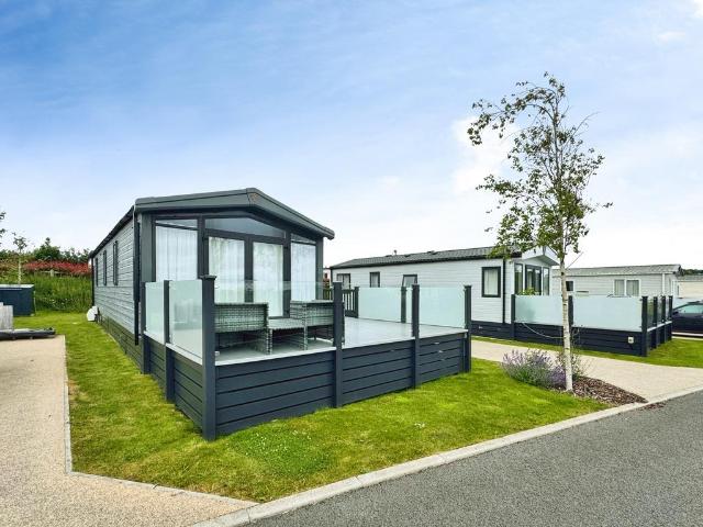 2 bedroom detached house for sale