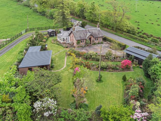 2 bedroom detached house for sale