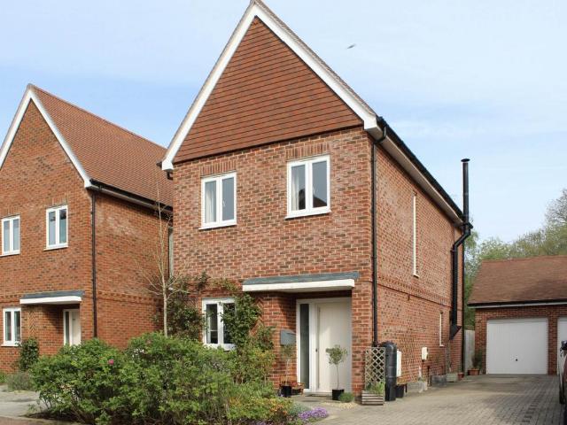 2 bedroom detached house for sale