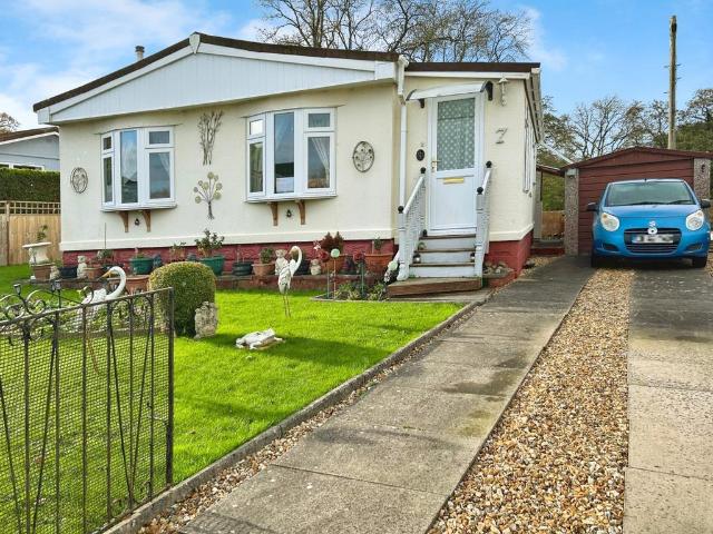 2 bedroom detached house for sale
