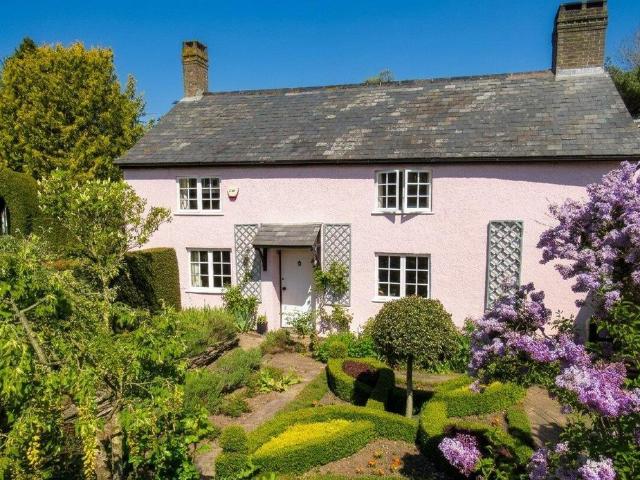 2 bedroom detached house for sale