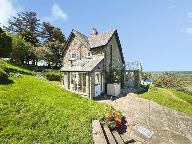 2 bedroom detached house for sale