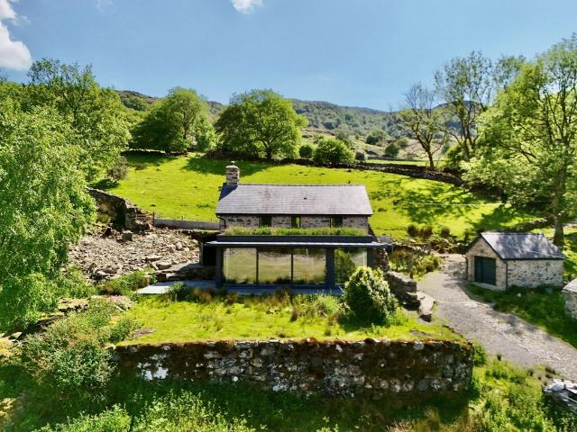 2 bedroom detached house for sale