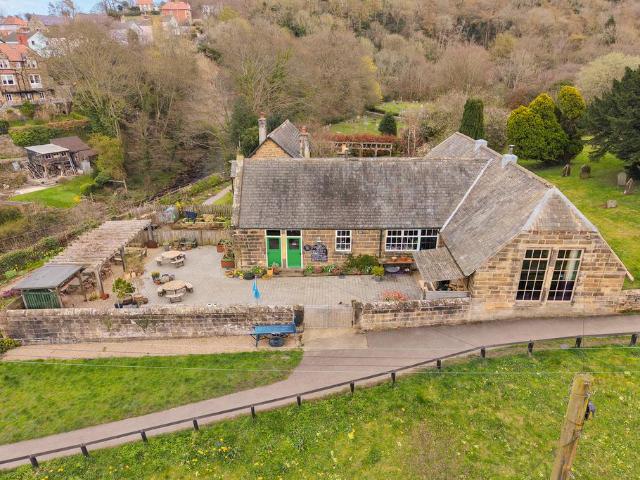 2 bedroom detached house for sale