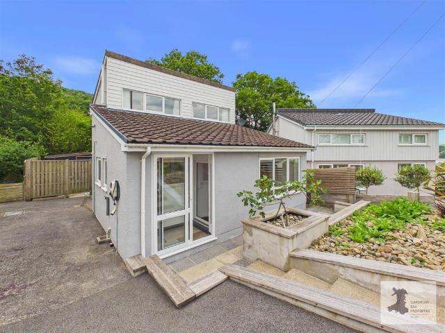 2 bedroom detached house for sale