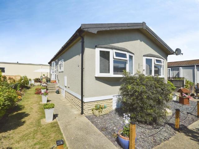 2 bedroom detached house for sale