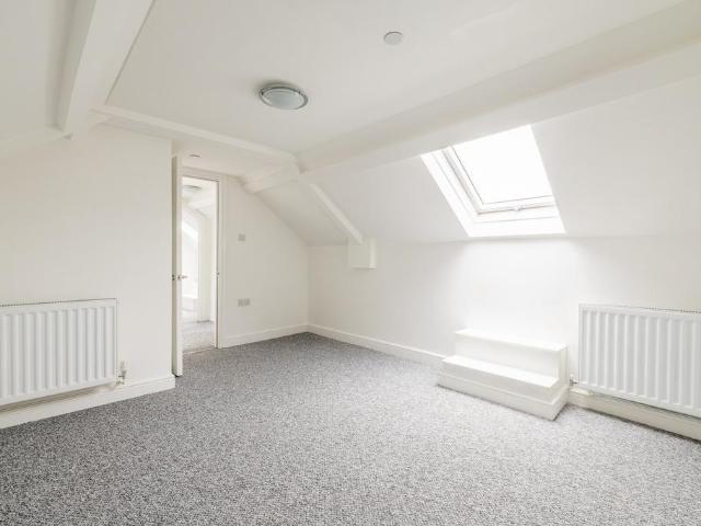 2 bedroom detached house for sale