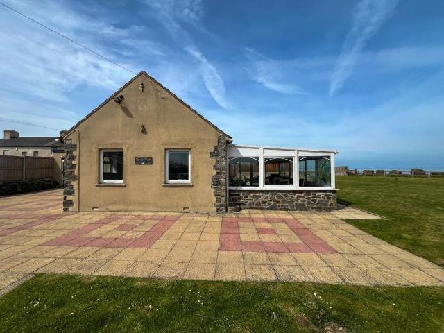 2 bedroom detached house for sale