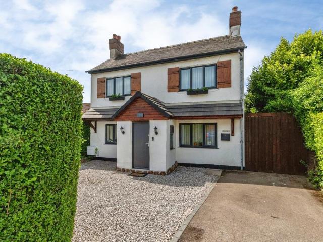 2 bedroom detached house for sale