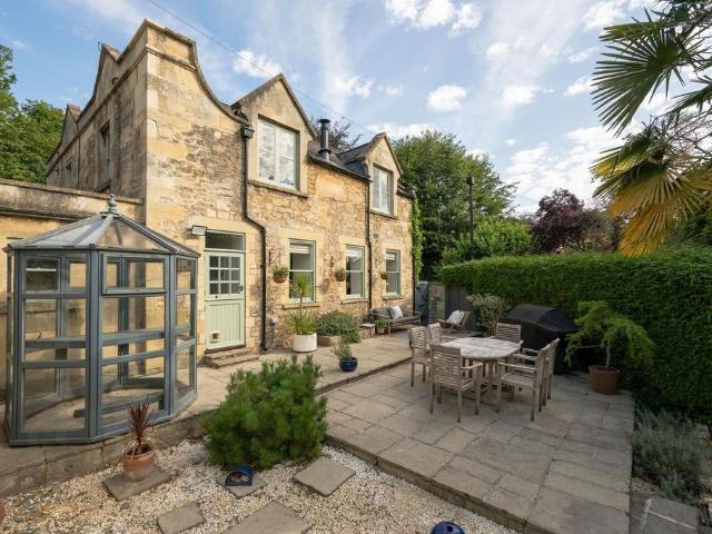 2 bedroom detached house for sale