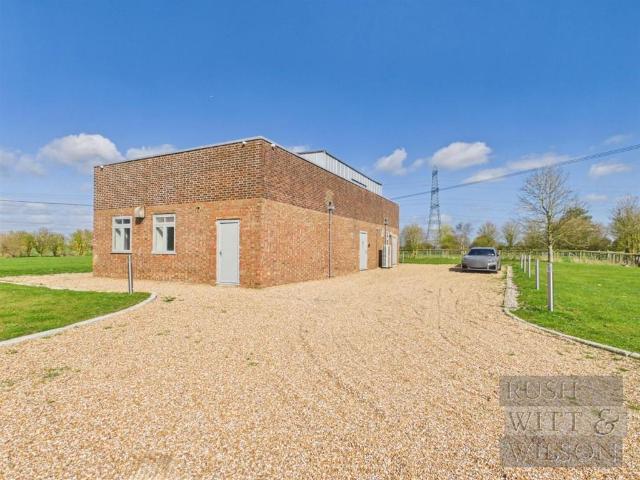 2 bedroom detached house for sale
