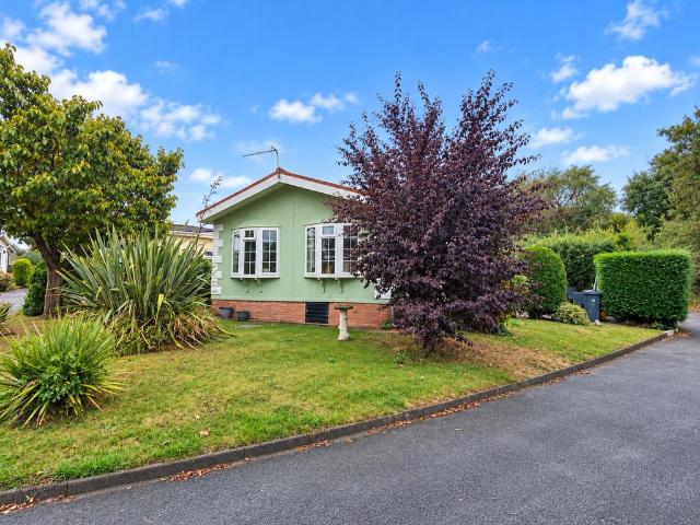 2 bedroom detached house for sale