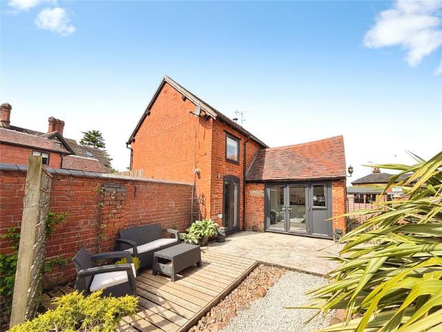 2 bedroom detached house for sale