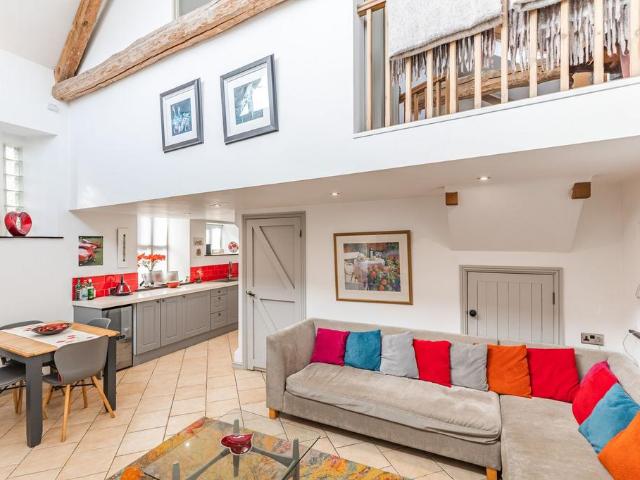2 bedroom detached house for sale