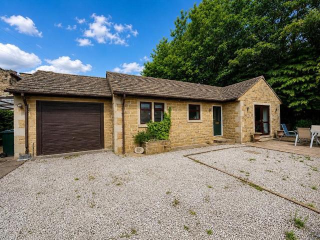 2 bedroom detached house for sale