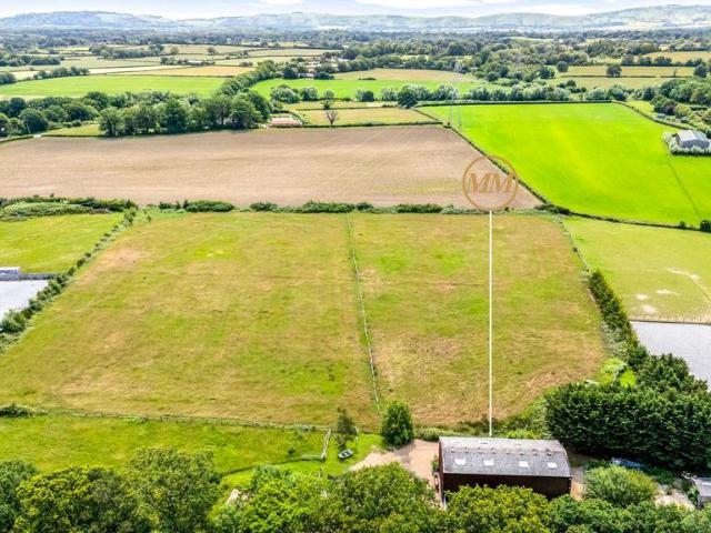 2 bedroom detached house for sale