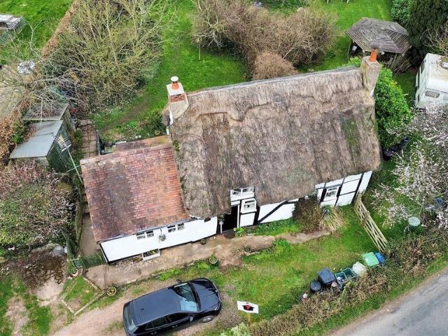 2 bedroom detached house for sale