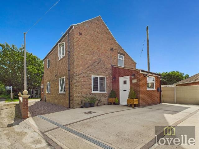 2 bedroom detached house for sale