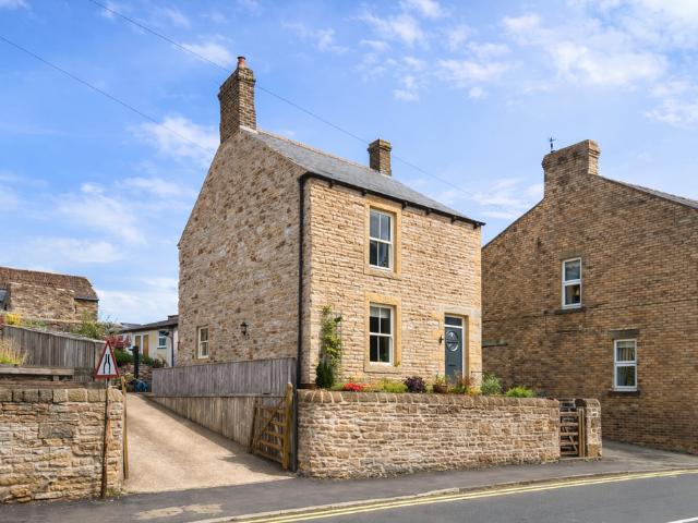 2 bedroom detached house for sale