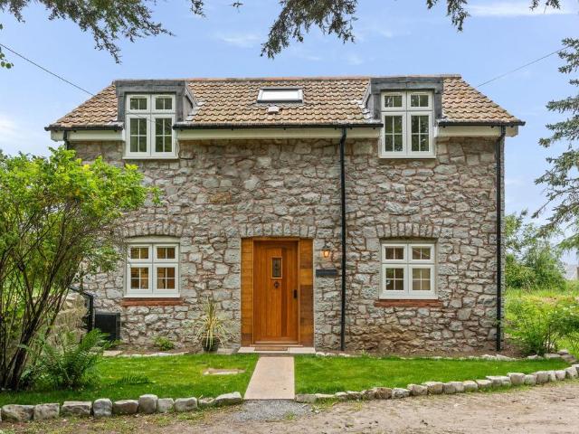 2 bedroom detached house for sale