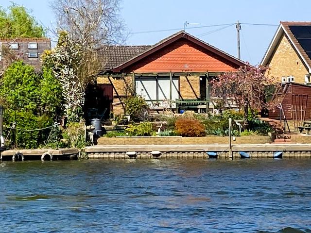 2 bedroom detached house for sale