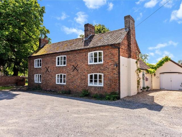 2 bedroom detached house for sale