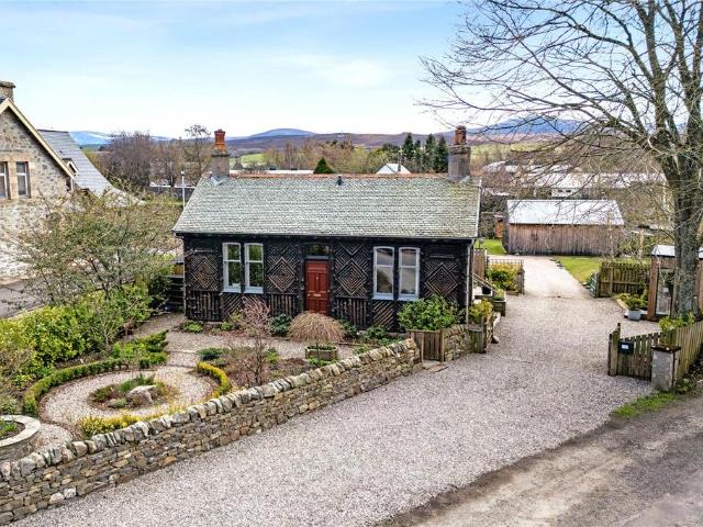 2 bedroom detached house for sale
