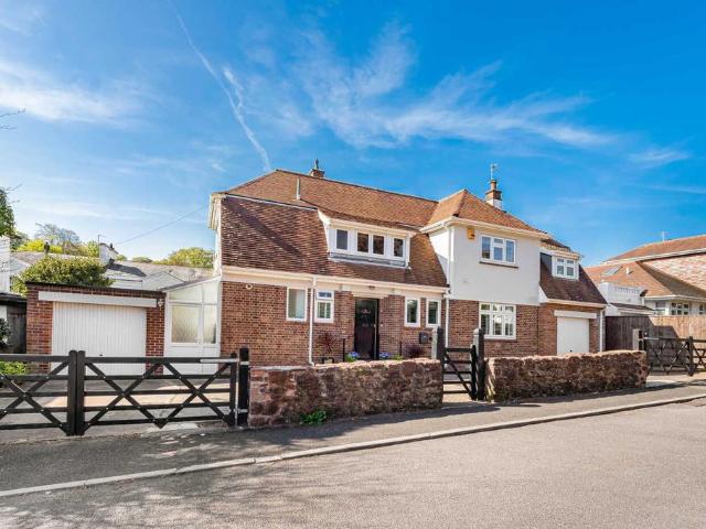 2 bedroom detached house for sale