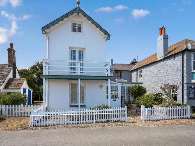 2 bedroom detached house for sale