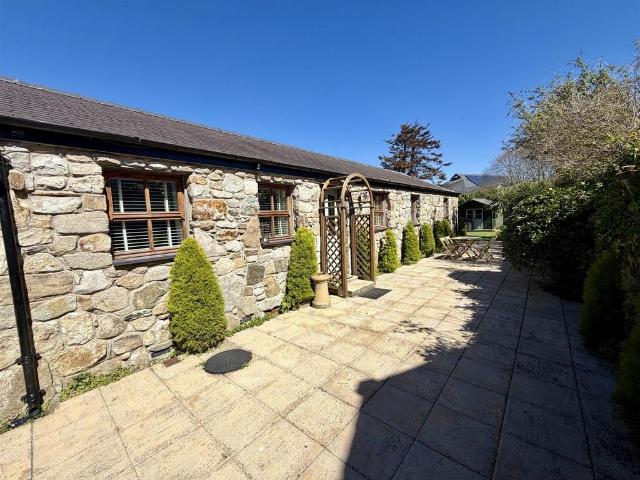 2 bedroom detached house for sale