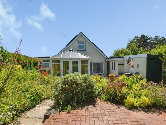 2 bedroom detached house for sale