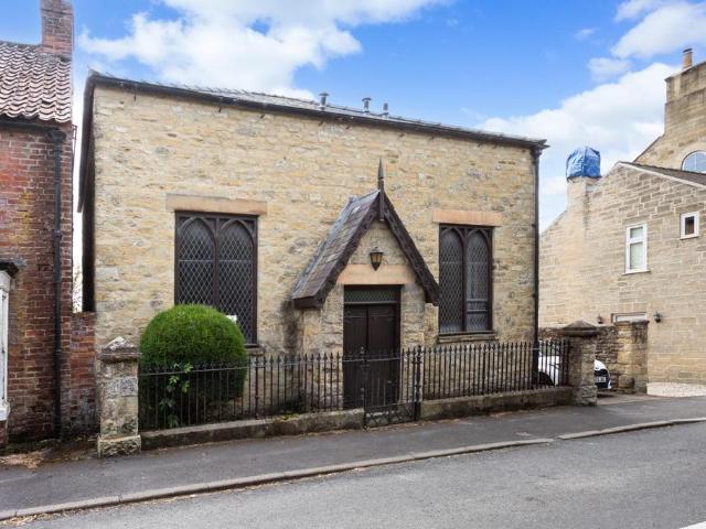 2 bedroom detached house for sale